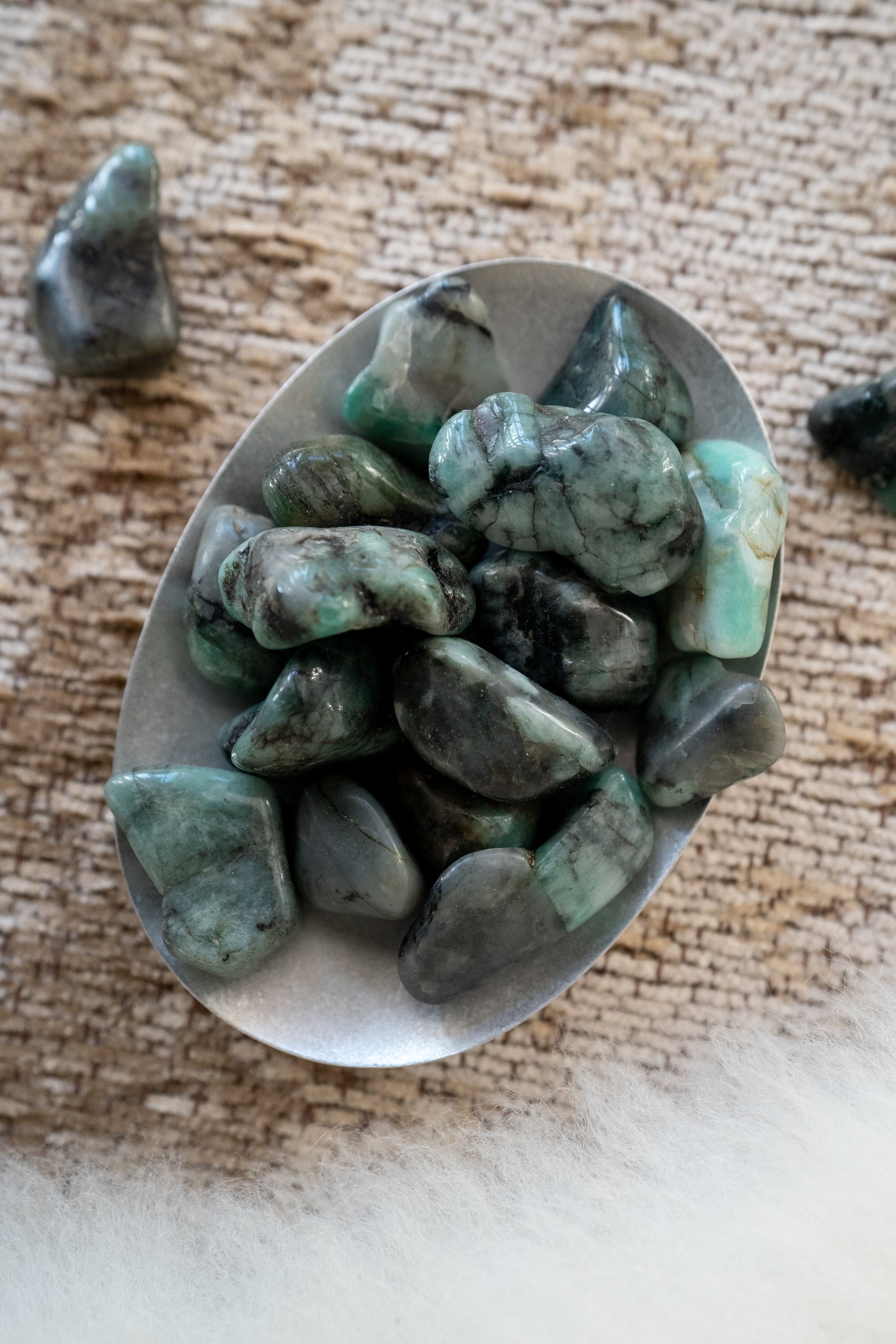 Emerald Tumbled Stone – Selene Stone