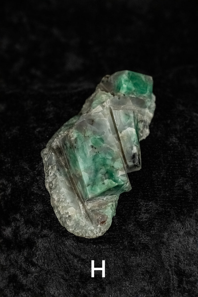 Emerald in Matrix – Selene Stone